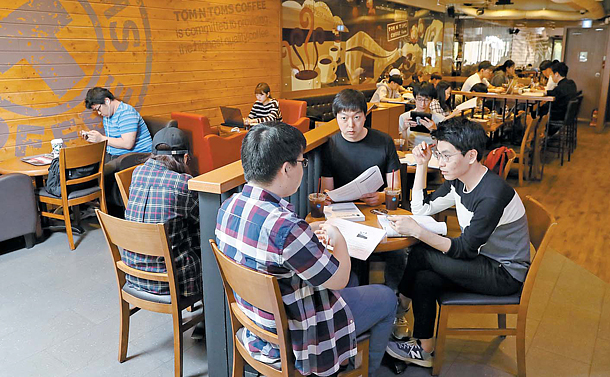 Why Do Students Study at Cafés – myHUBS